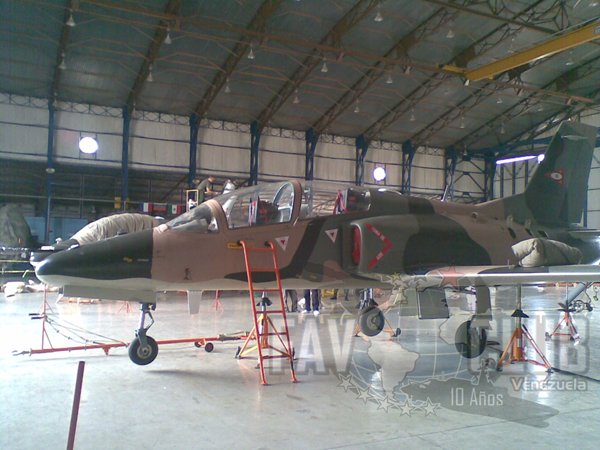 IMAGENS: Chegam na Venezuela os primeiros aviões de treinamento K-8 ...