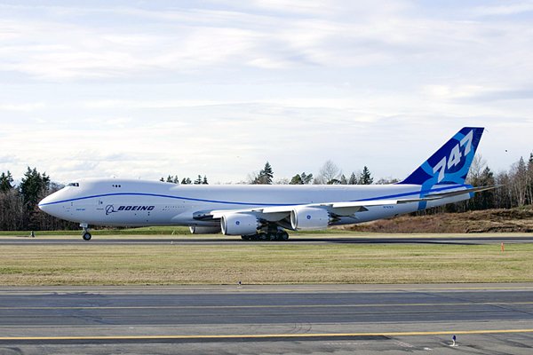 IMAGENS: Boeing 747-8 completa testes de táxi e está pronto para o ...
