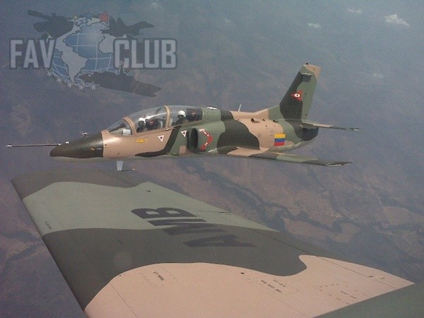 IMAGENS: Aviões K-8W da Venezuela em voo – Cavok Brasil