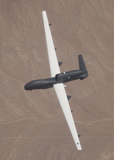 IMAGENS: Euro Hawk completa com sucesso seu primeiro voo – Cavok Brasil