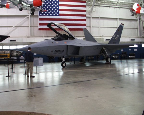 Protótipo do F-22 Raptor, o YF-22, retorna para Base Aérea de Edwards ...