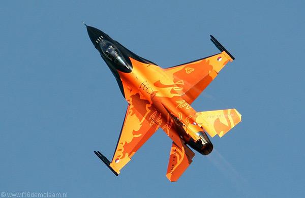 Caças F-16 da Holanda vão acompanhar a chegada da seleção de futebol do ...