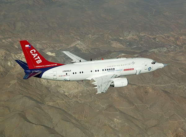 Lockheed conduz primeiro voo do EOTS do F-35 num 737 usado como ...