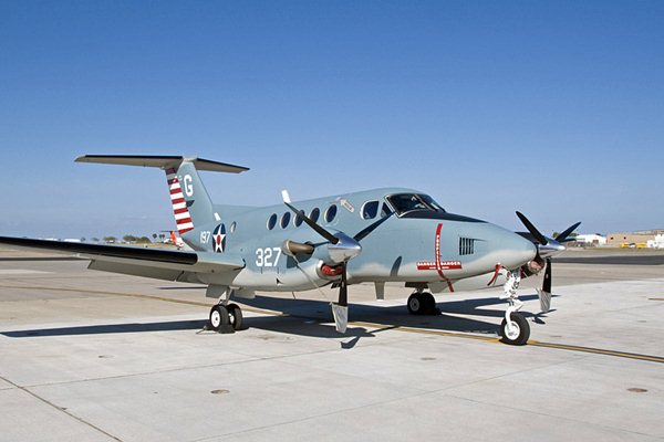 IMAGEM: Aeronave TC-12 da U.S. Navy recebe pintura comemorativa do ...