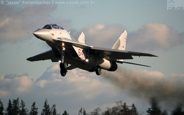 EXCLUSIVO: Saiba mais sobre o MiG-29 civil da Historic Flight ...