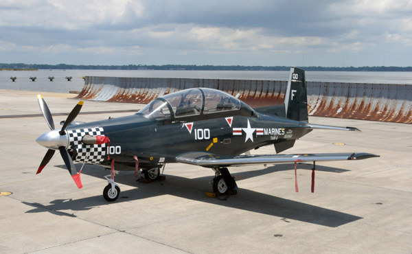 IMAGENS: Esquadrão VT-10 da U.S Navy recebe T-6A com pintura retrô de ...