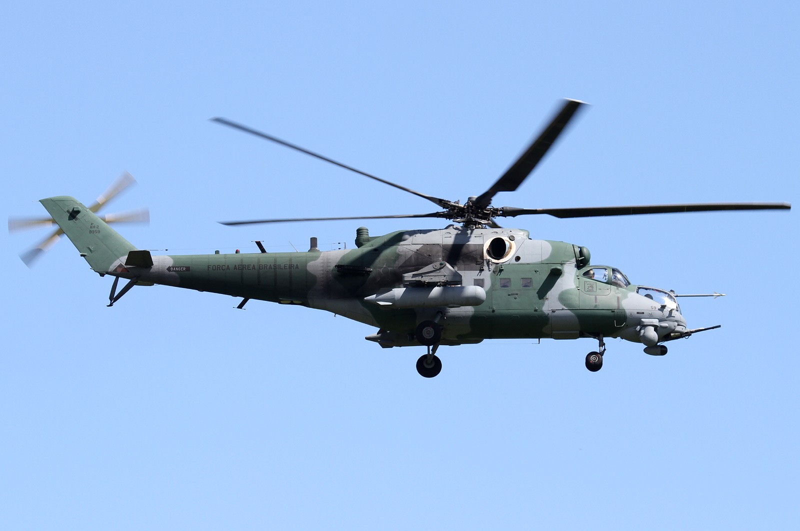 FAB: Esquadrão Poti realiza missão com oito helicópteros AH-2 Sabre ...