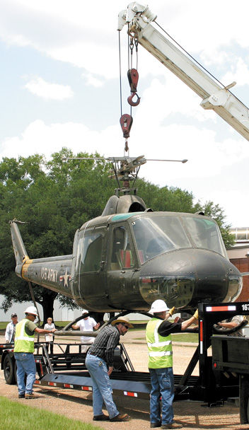 Único helicóptero XH-40 no mundo será restaurando a condição original ...