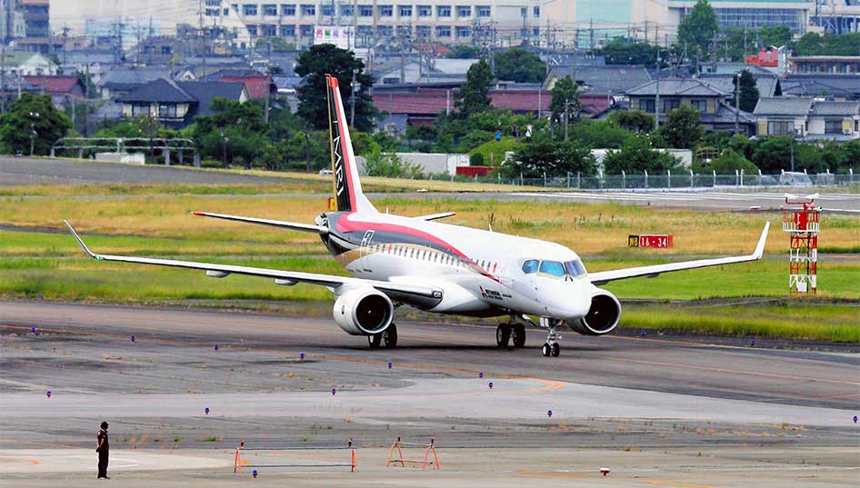 VÍDEO: Mitsubishi Regional Jet (MRJ) realiza primeiros testes de táxi ...