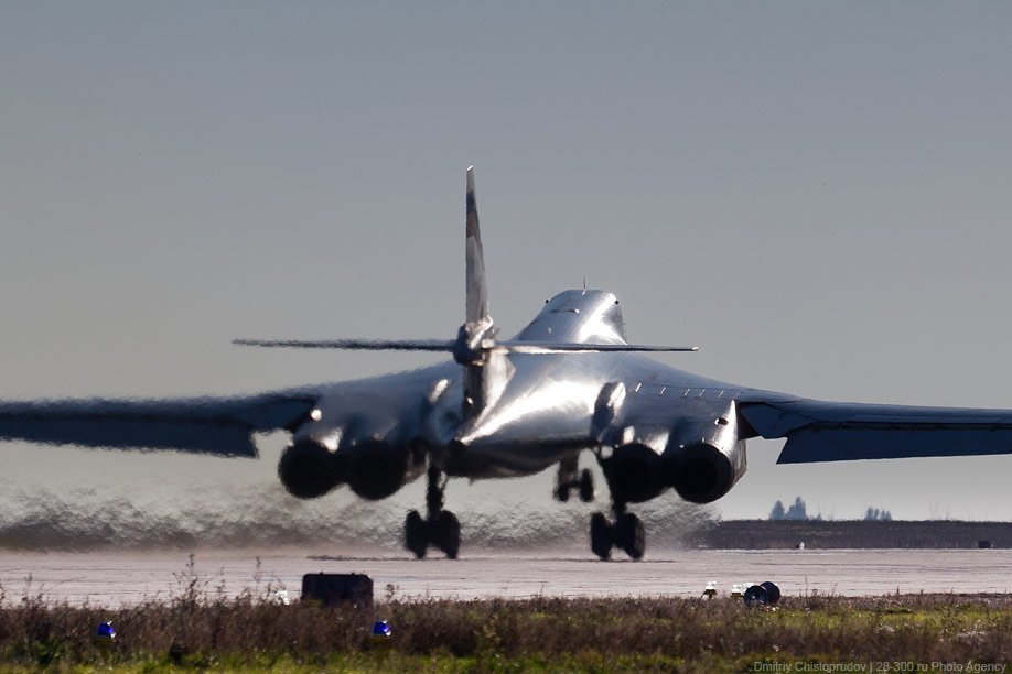 Retomada da produção em série do bombardeiro estratégico Tupolev Tu-160 ...