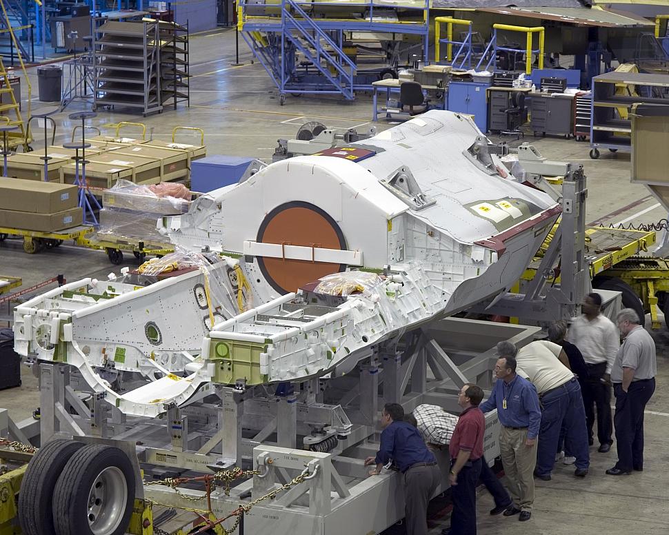 Northrop produziu a primeira fuselagem central para o primeiro F-35A do ...