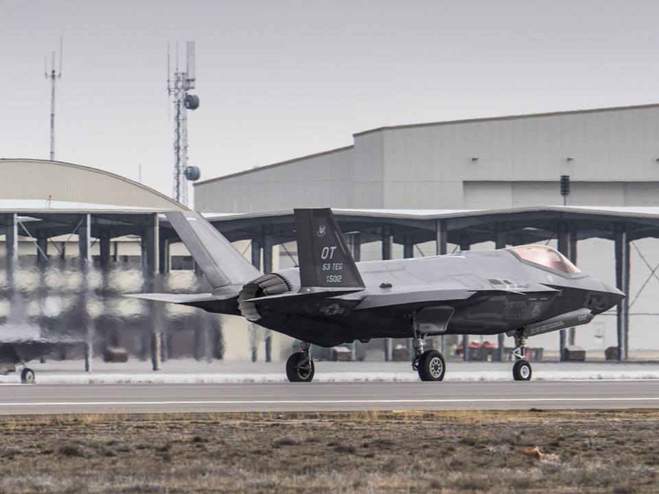 IOC do F-35A mais distante: Problema no software está forçando os ...