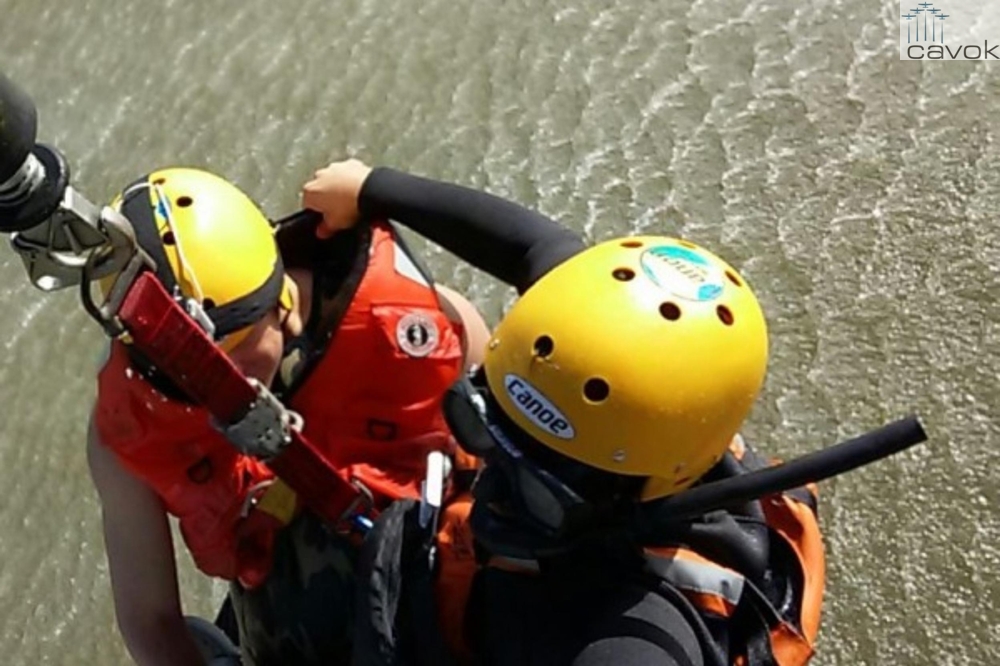FAB: Esquadrões de helicóptero treinam técnica de resgate na água ...