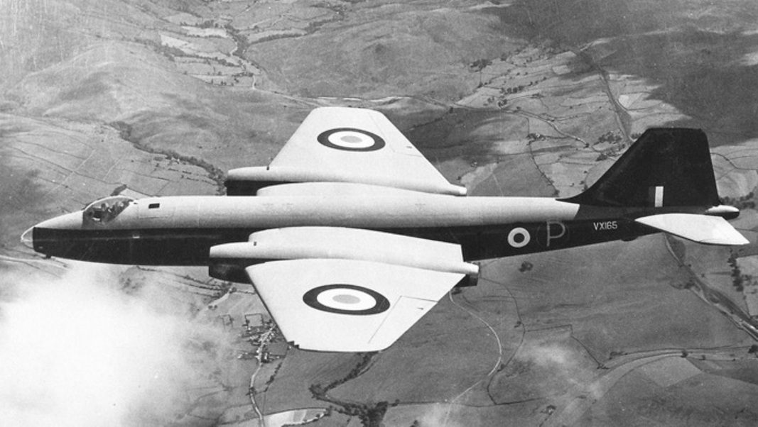 Bombardeiros do pós-guerra: BAe (English Eletric/BAC) Canberra – Cavok ...