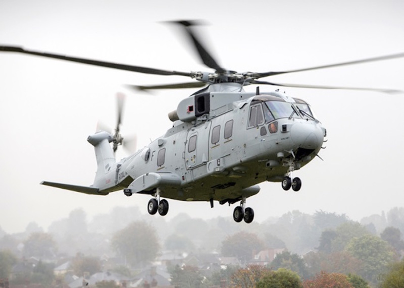 Voa o primeiro helicóptero Merlin Mk4 dos fuzileiros reais britânicos ...