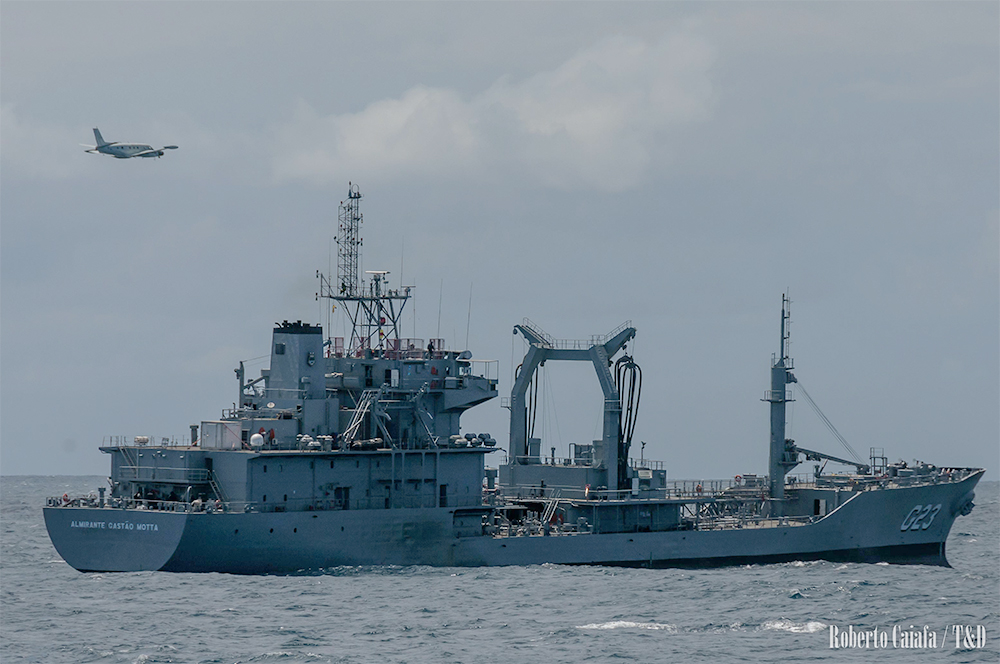 Marinha Brasileira realiza primeiro lançamento de torpedo com o ...