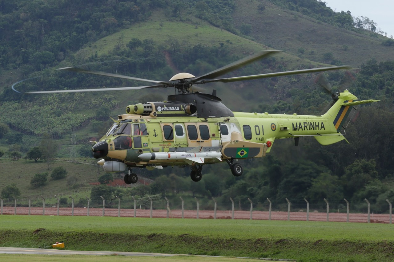 Helicóptero H225M Naval armado da Helibras estará na LAAD – Cavok Brasil