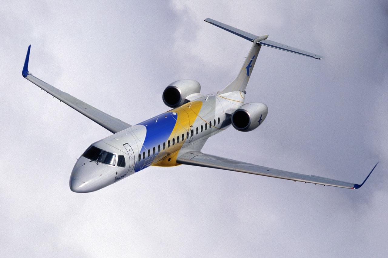 Embraer recebe clientes para celebrar 20 anos de operação do jato ERJ ...
