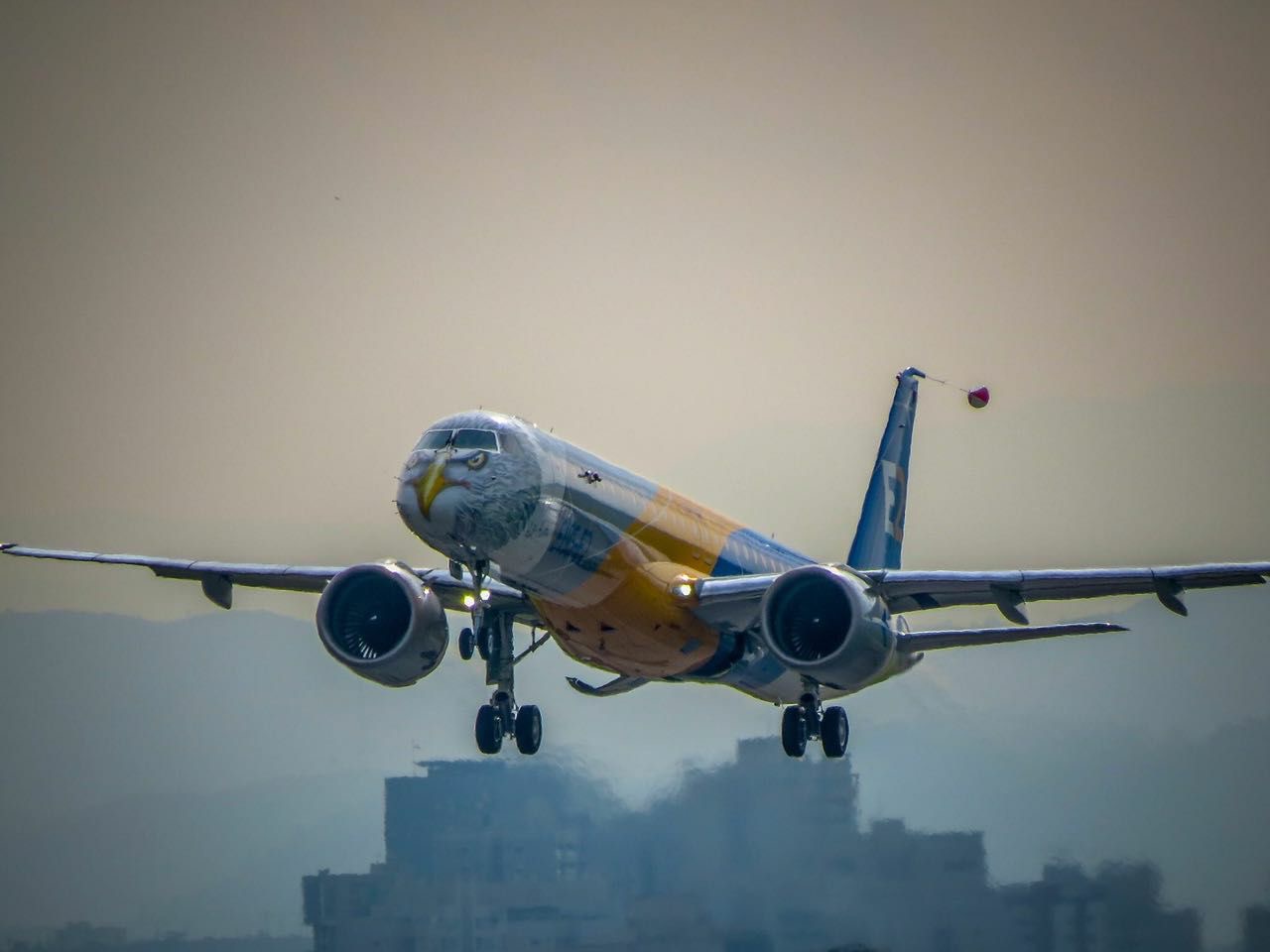 IMAGENS: Decola o Embraer E195-E2 “Profit Hunter” – Cavok Brasil