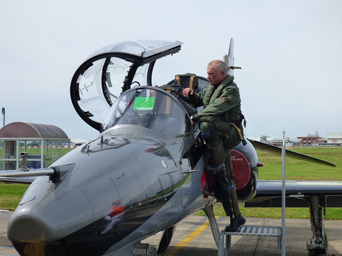 Novo jato demonstrador de conceito Advanced Hawk voa pela primeira vez ...