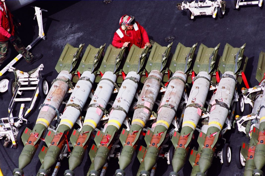 Lockheed Martin entrega 100.000ª bomba guiada a laser Paveway II Plus ...