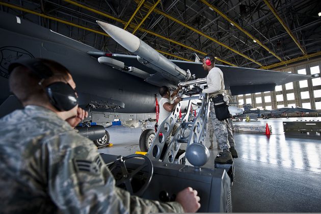 Departamento de Estado dos EUA aprova venda de mísseis AIM-120C7 para a ...
