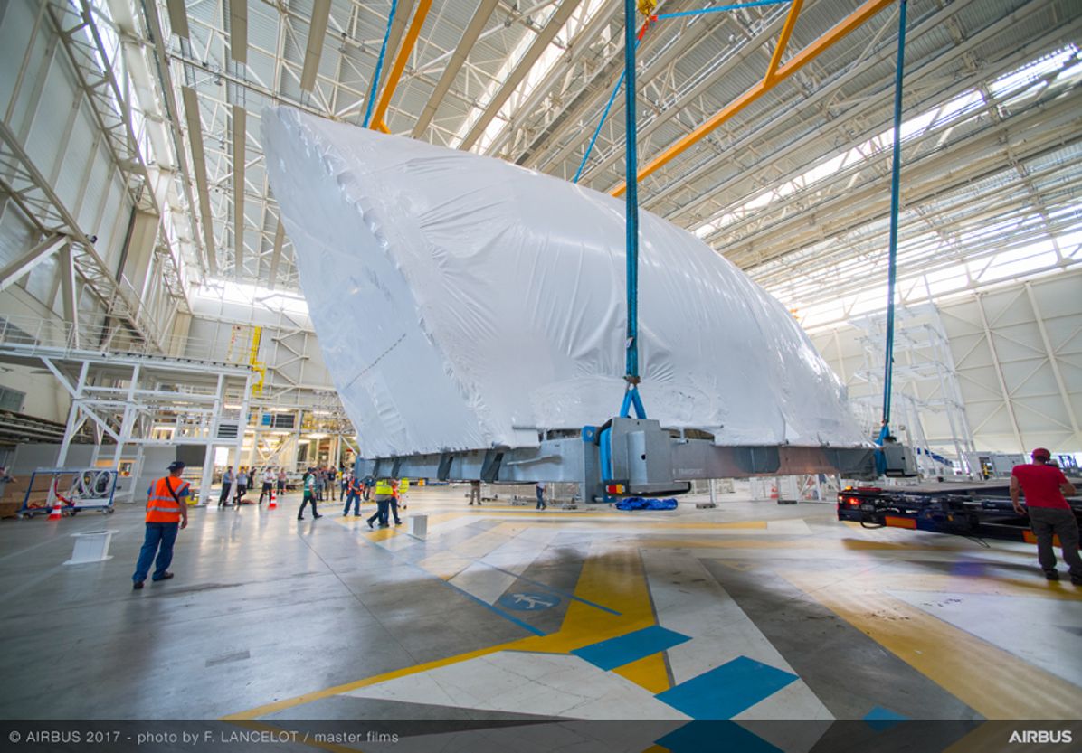 IMAGENS: Avança a montagem do primeiro BelugaXL da Airbus – Cavok Brasil