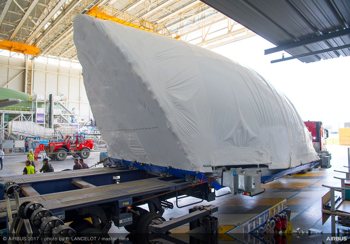 IMAGENS: Avança a montagem do primeiro BelugaXL da Airbus – Cavok Brasil