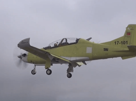 IMAGENS: Treinador turboélice TAI Hurkus-B completa primeiro voo de ...