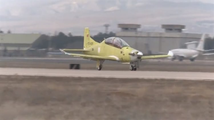 IMAGENS: Treinador turboélice TAI Hurkus-B completa primeiro voo de ...