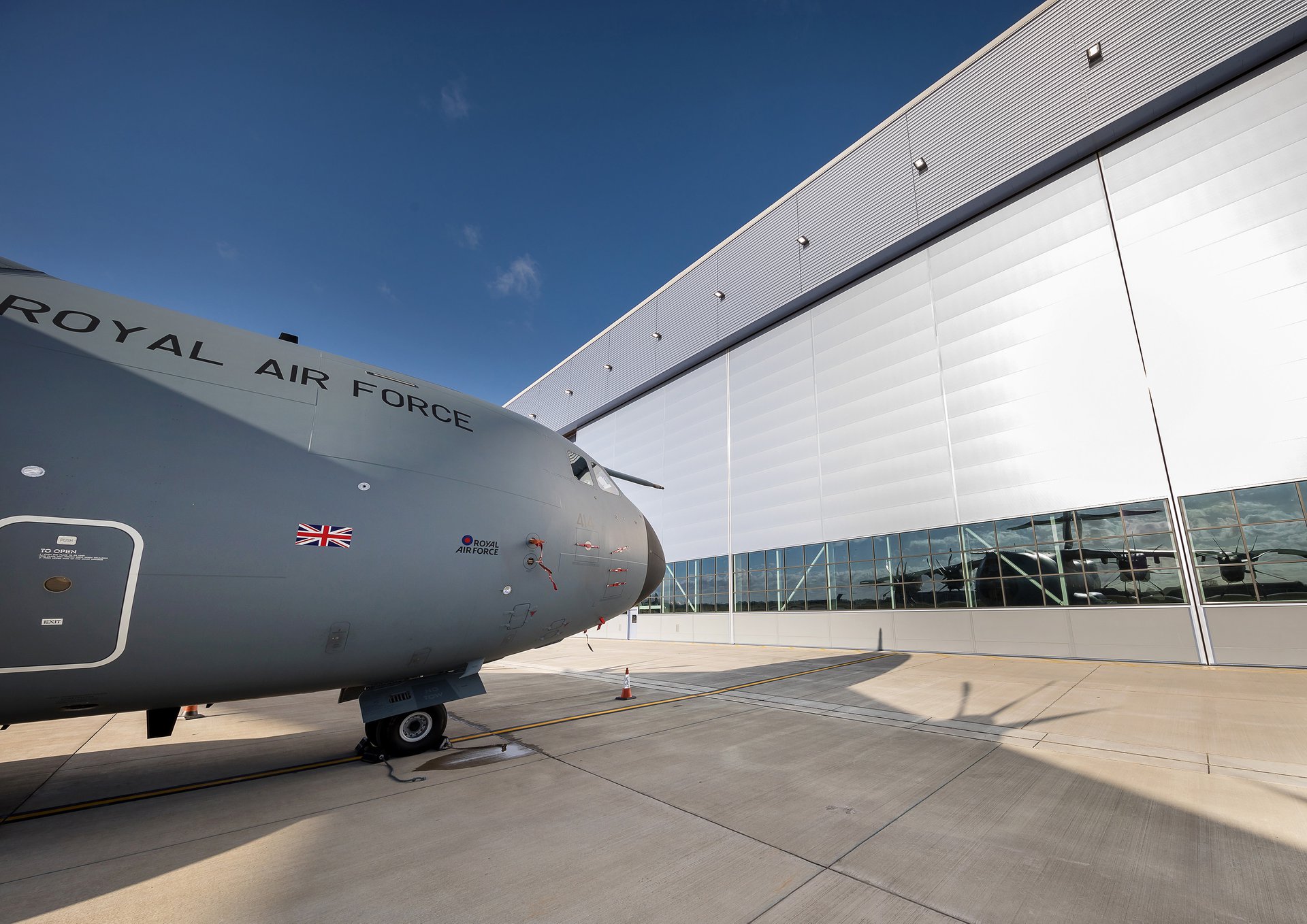 IMAGENS: RAF inaugura enorme hangar para apoio aos A400M Atlas – Cavok ...