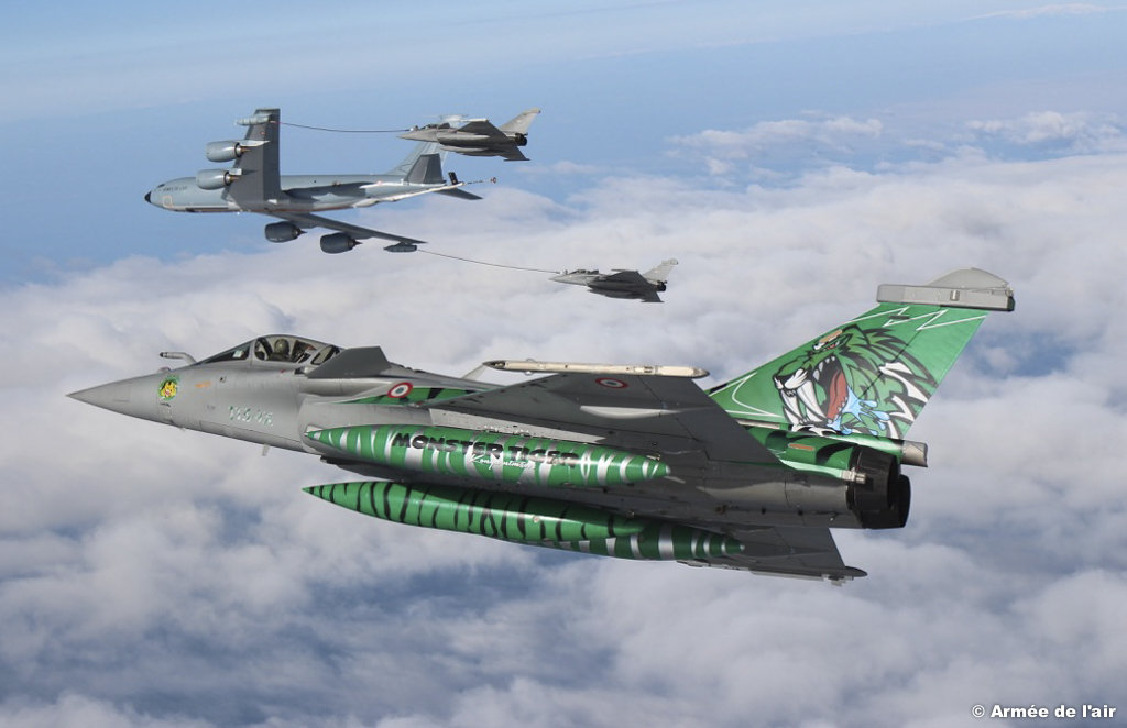 França vai comprar mais Rafales, reabastecedores A330, helicópteros e ...