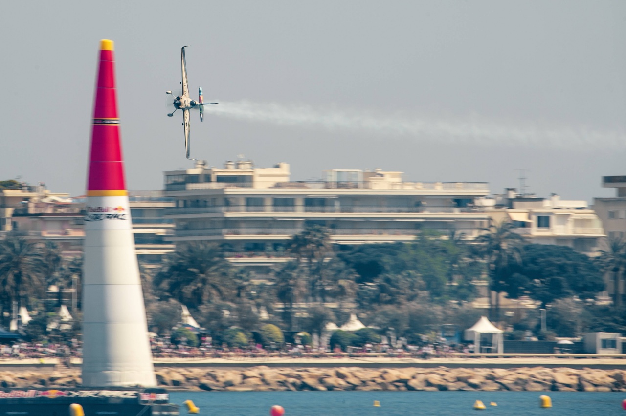RED BULL AIR RACE: Australiano vence na estreia do Mundial de Corrida ...