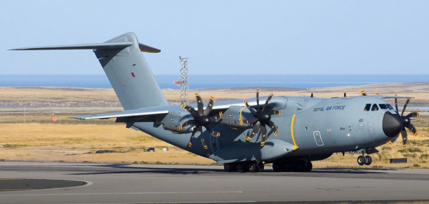 Airbus A400M substitui C-130 Hercules na missão da RAF nas Ilhas ...