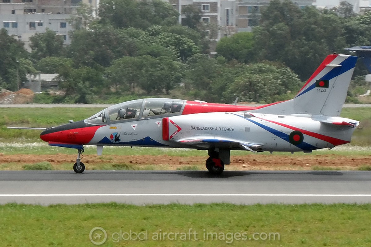 Hongdu K-8W Karakorum – Cavok Brasil