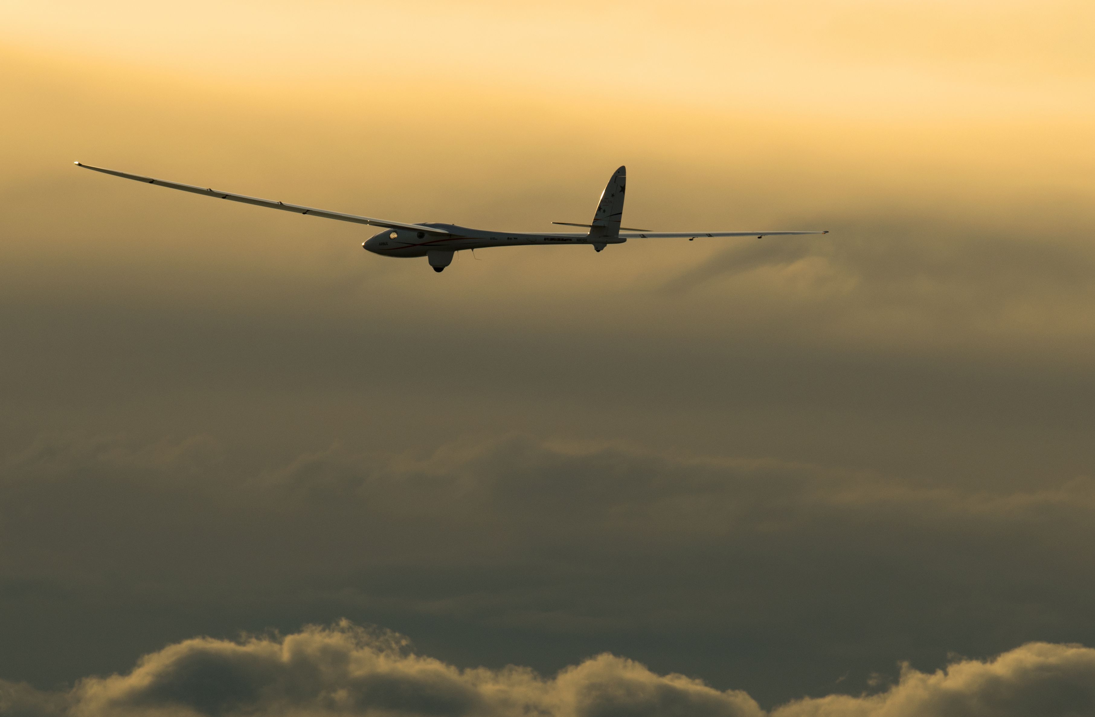 Planador Airbus Perlan II voa a mais de 18 mil metros e atinge novo ...