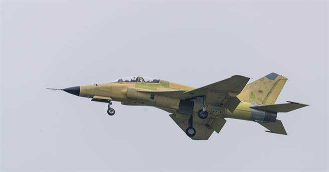 VÍDEO: Jato chinês FTC-2000G realiza seu primeiro voo – Cavok Brasil