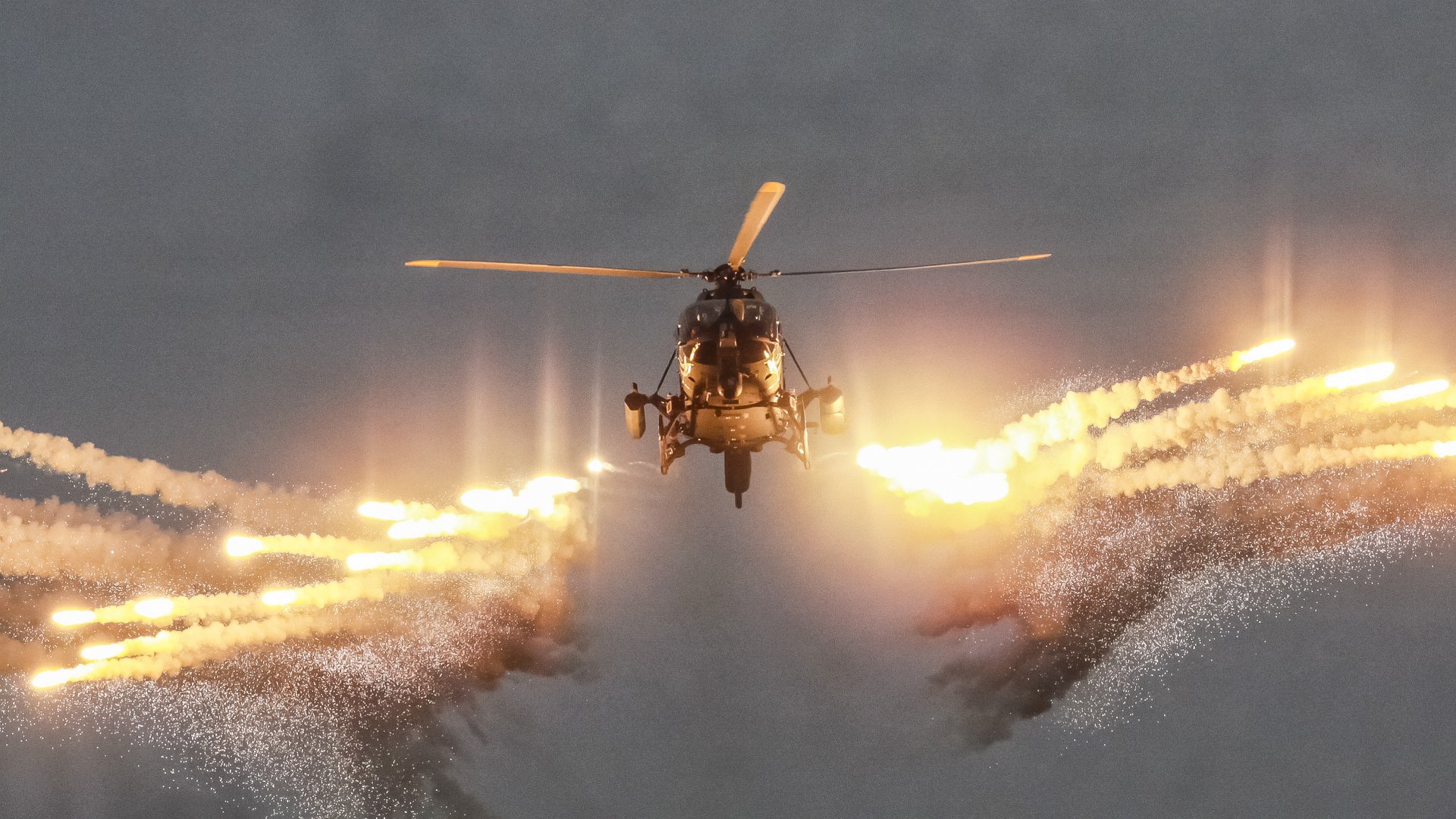 IMAGENS: Airbus demonstra H145M com HForce para clientes potenciais na ...