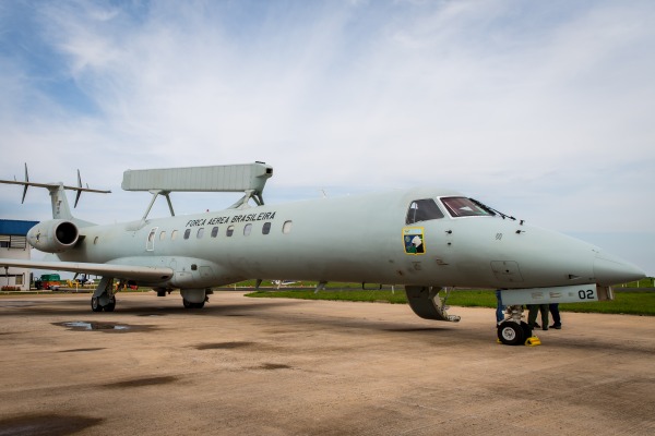 Segunda aeronave radar E-99 da FAB é entregue à Embraer para ser ...