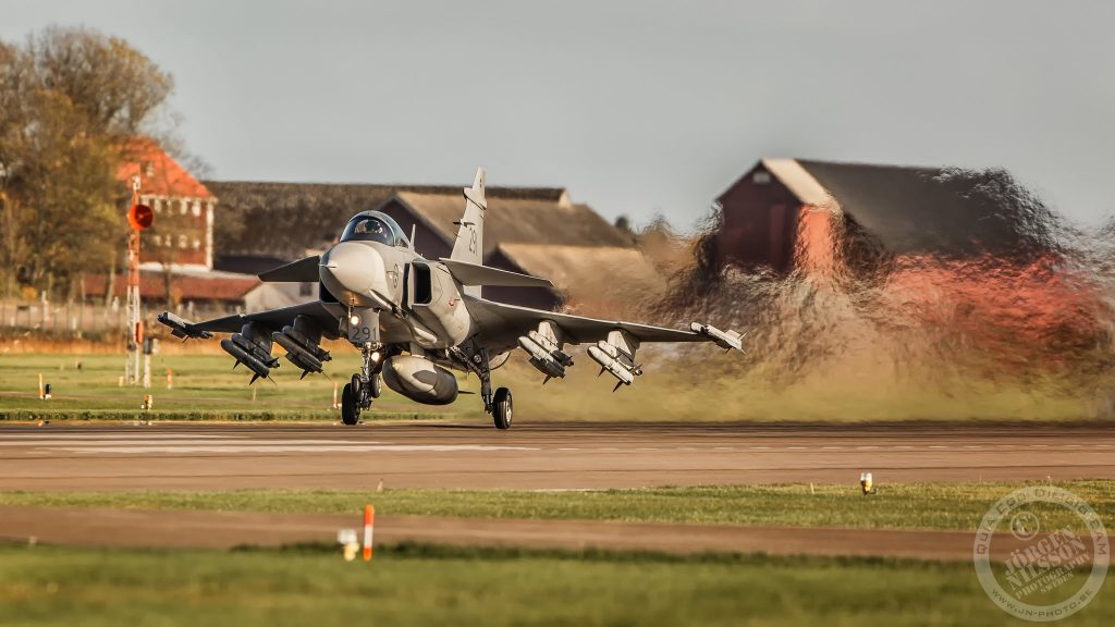 IMAGENS: Gripens suecos armados com mísseis Meteor – Cavok Brasil