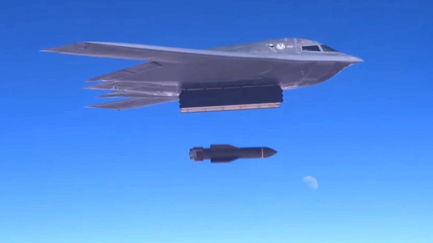 VÍDEO: Bombardeiro B-2 lançando as bombas não-nucleares mais poderosas ...