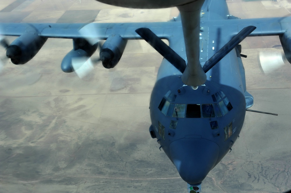 VÍDEO: Veja um AC-130 Stinger II devastar alvos no solo com seu ...