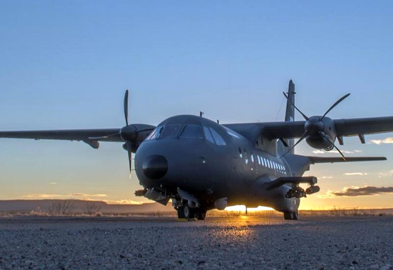 Jordânia coloca a venda seus AC-235 gunships e helicópteros UH-60L ...