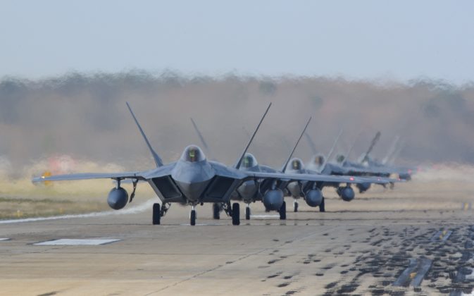 IMAGENS: USAF realiza “Elephant Walk” com seus F-22 Raptor – Cavok Brasil