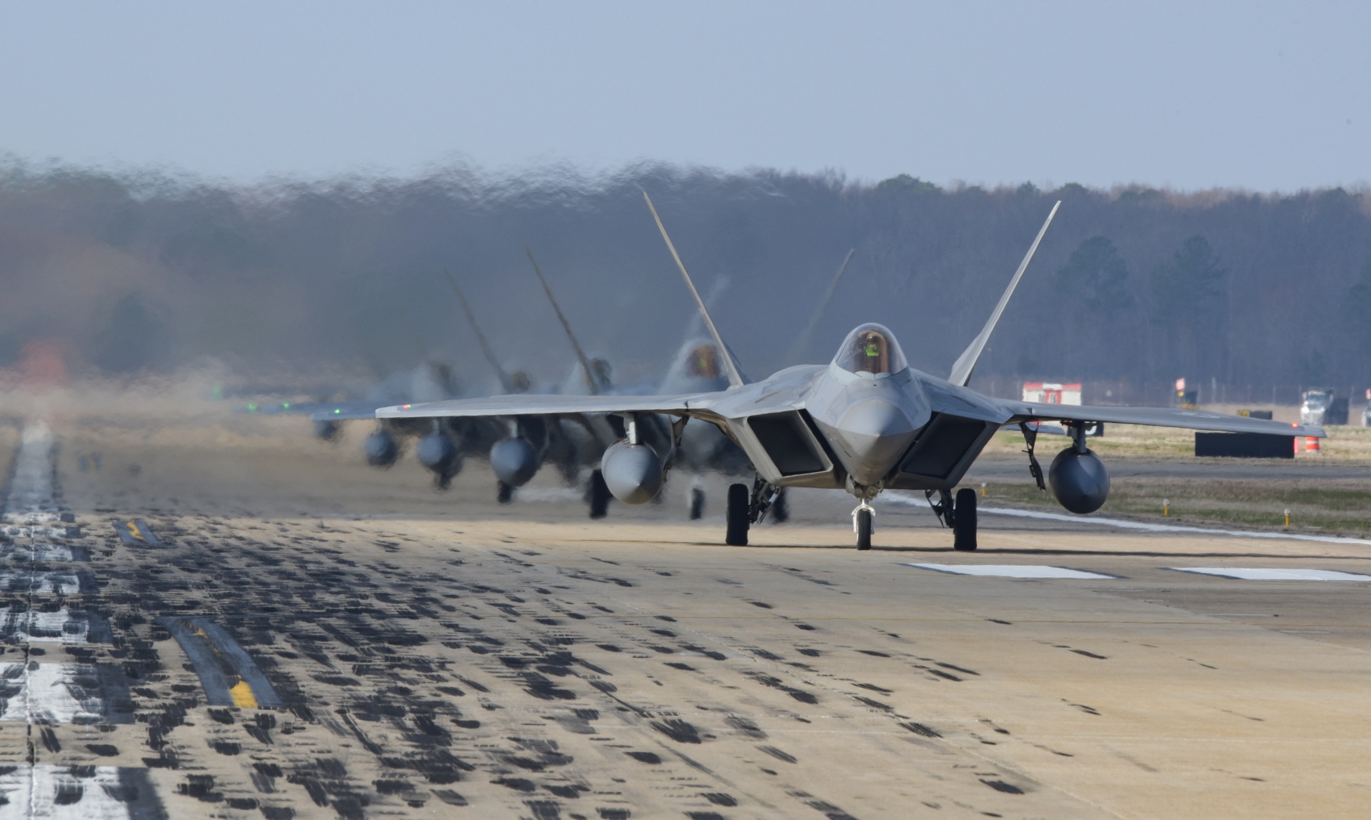 IMAGENS: USAF realiza “Elephant Walk” com seus F-22 Raptor – Cavok Brasil