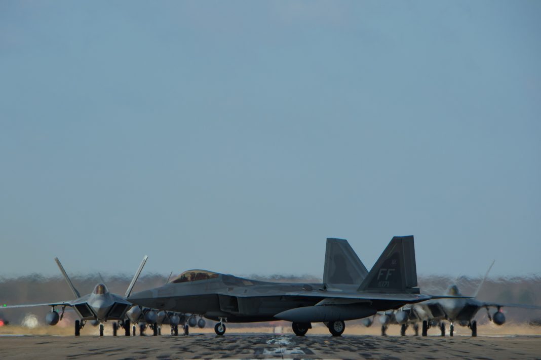 IMAGENS: USAF realiza “Elephant Walk” com seus F-22 Raptor – Cavok Brasil