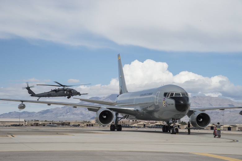 RED FLAG: Reabastecedor 767 Jupiter da FAC apoia os EA-18G Growlers da ...
