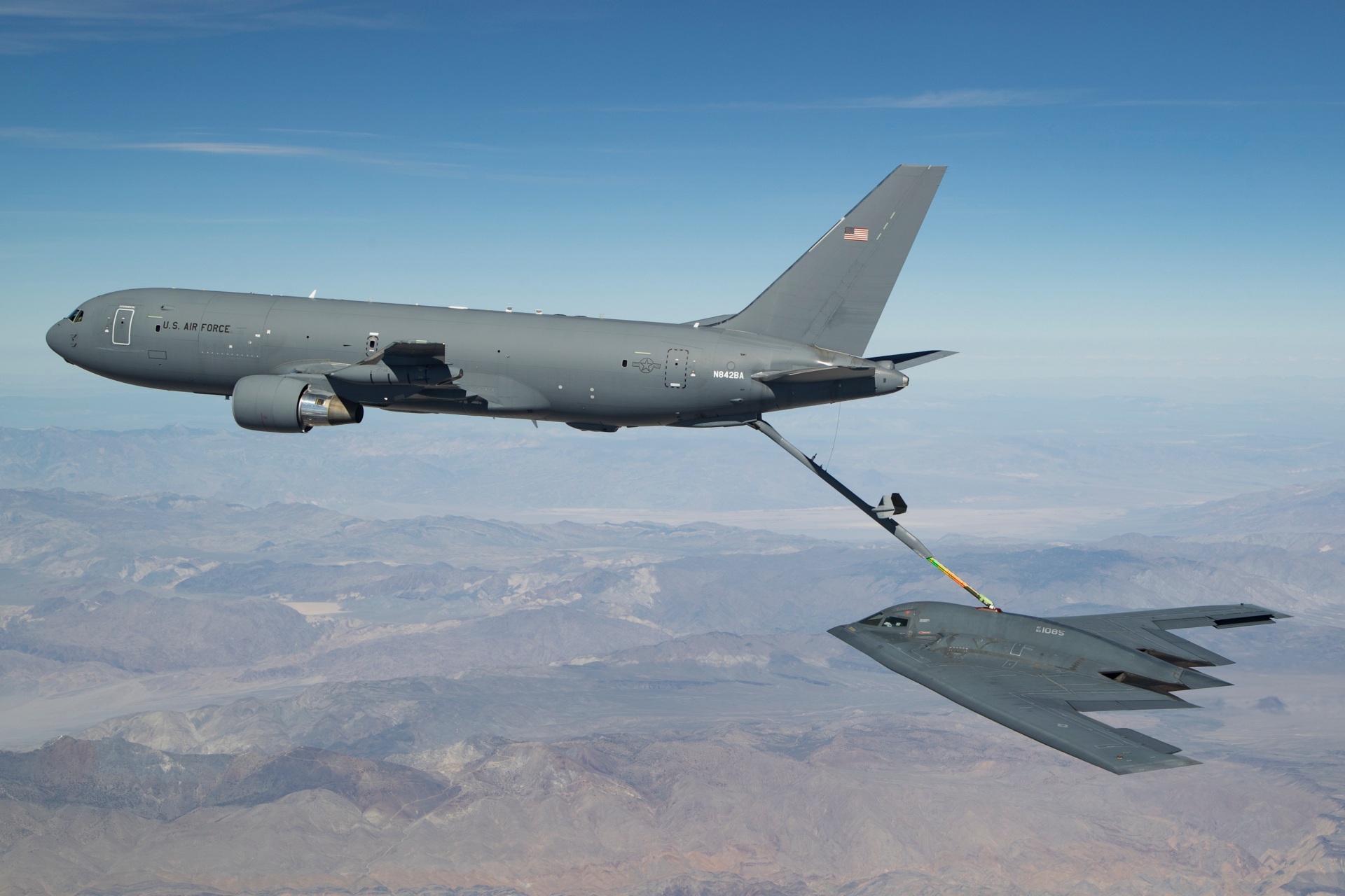 Aeronave KC-46 reabastece em voo o B-2 Spirit pela primeira vez – Cavok ...
