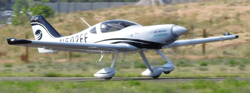 Aeronave elétrica eFlyer 2 da Bye Aerospace recebe motor mais potente ...