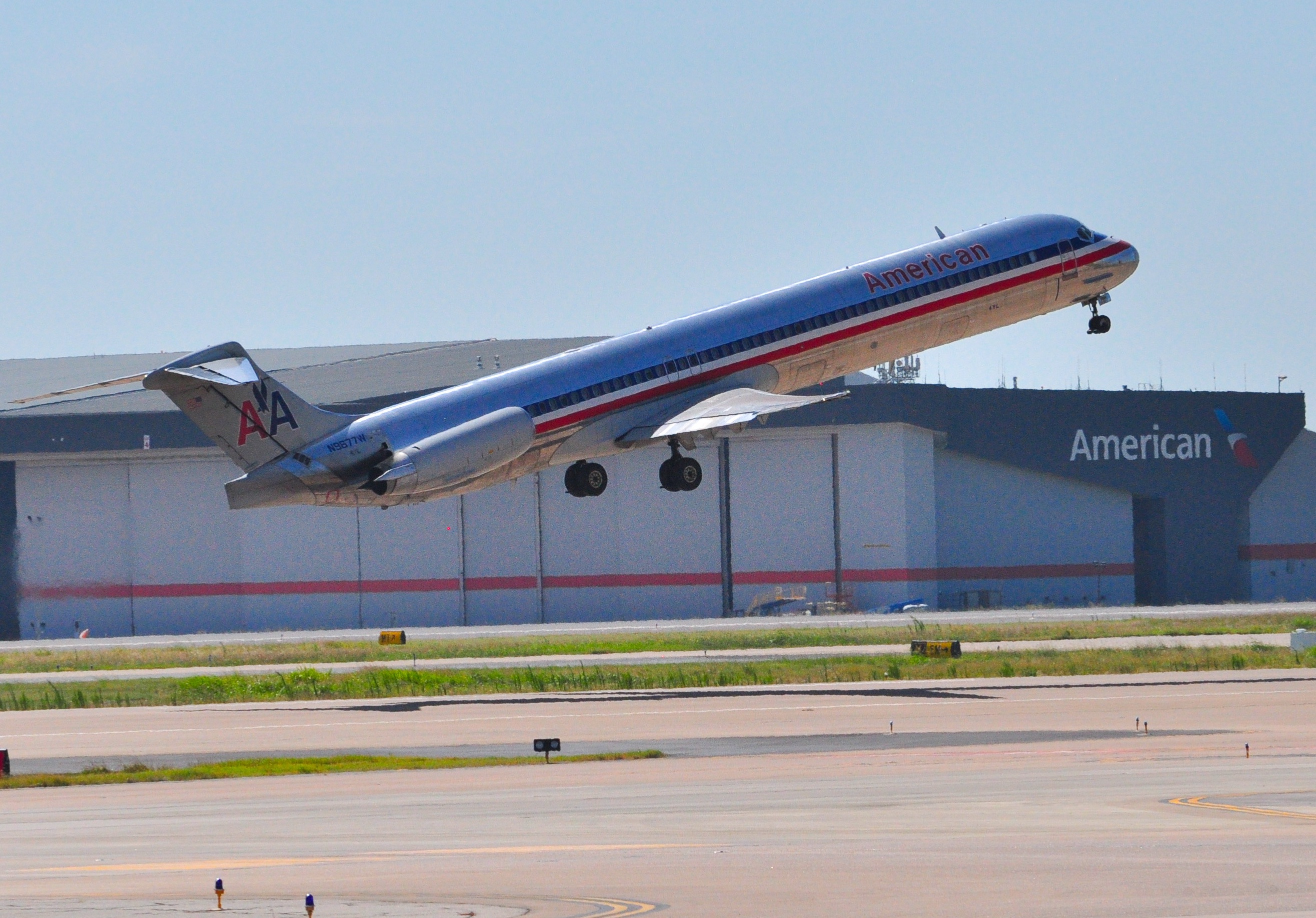 FIM DE UMA ERA: American aposenta seu último MD-80 – Cavok Brasil